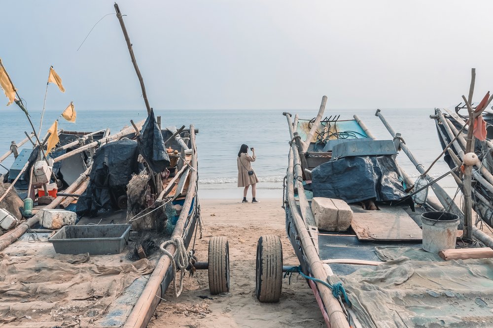 These Beautiful Photos Show How China Spends Its Summers by the Beach ...