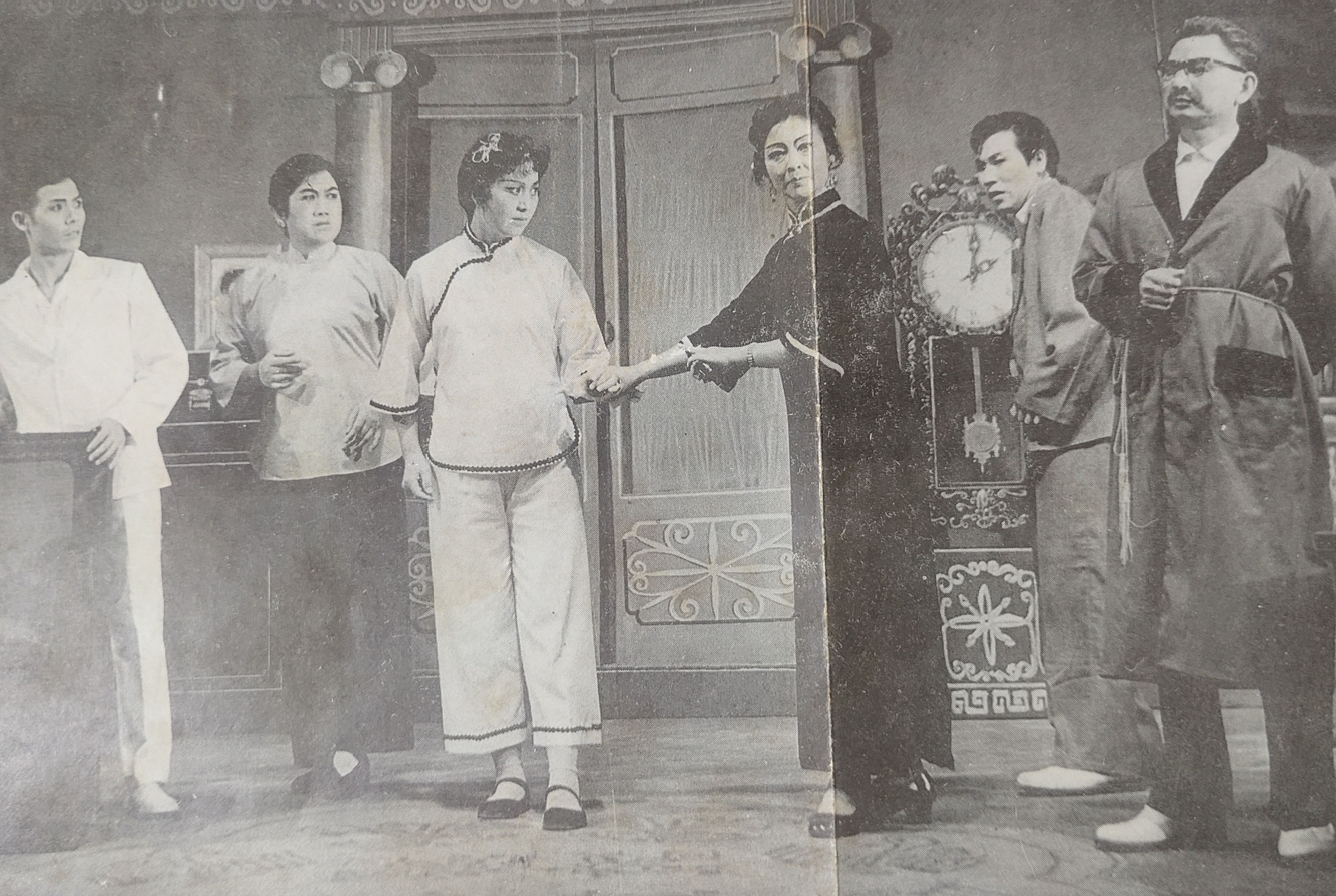 Last Encore: The Final Days of an Aging Chinese Opera Troupe | The ...