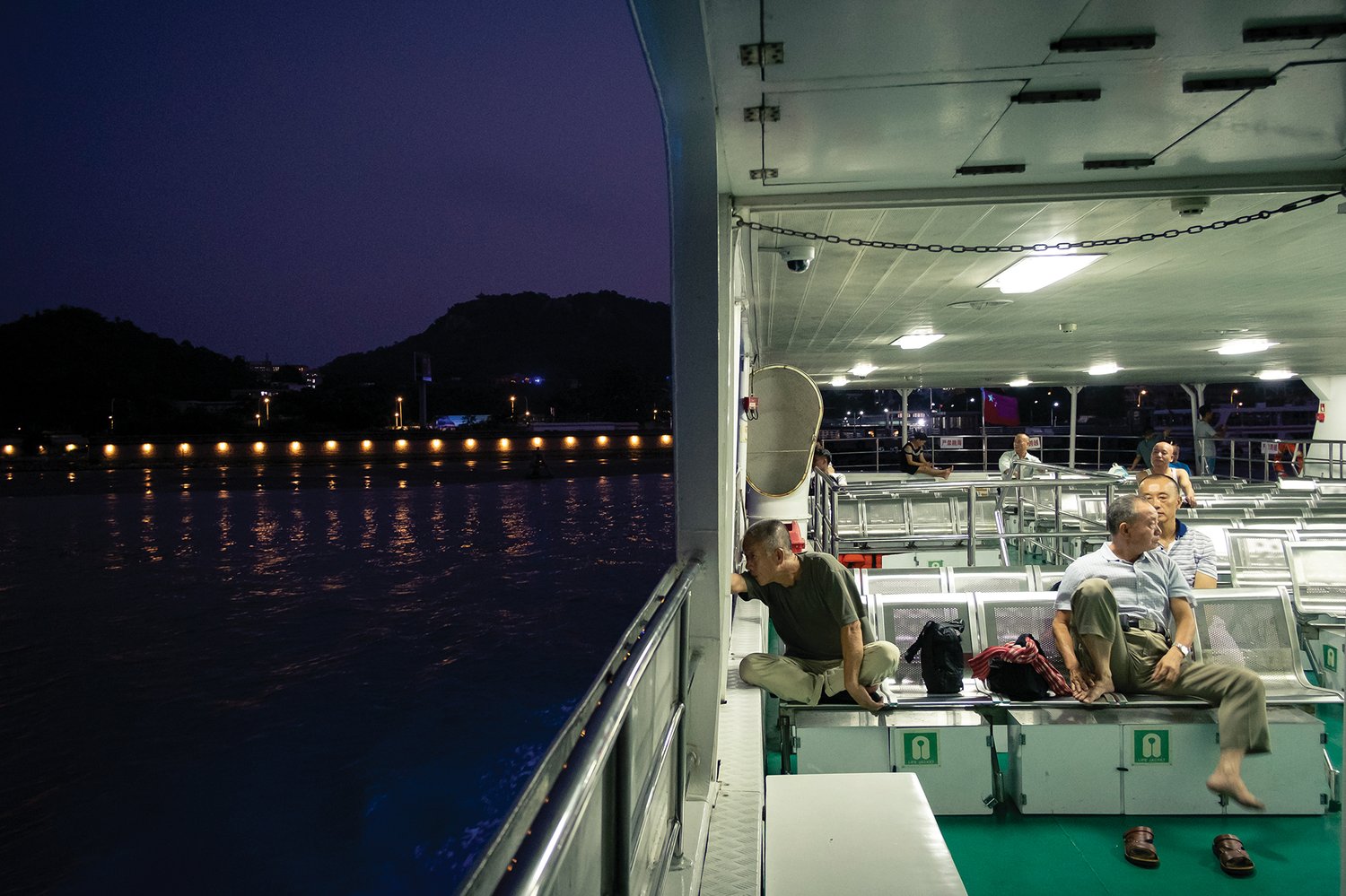 These Beautiful Photos Show How China Spends Its Summers by the Beach ...