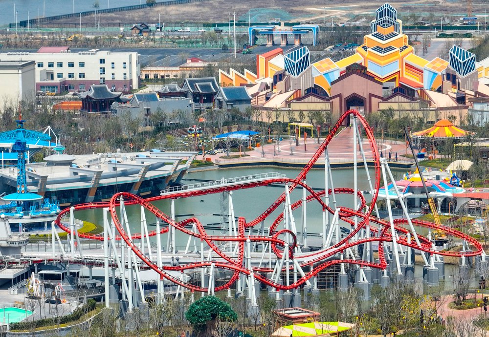 A Roller Coaster Enthusiast in China’s Sparse Thrill Scene