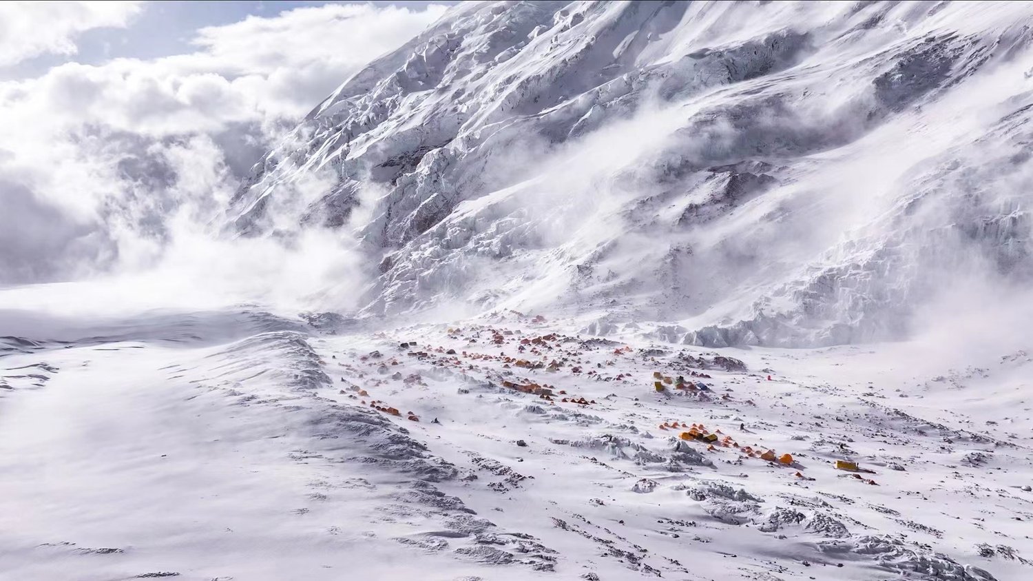 Deadly Summit: Stories of Chinese Everest Climbers | The World of Chinese