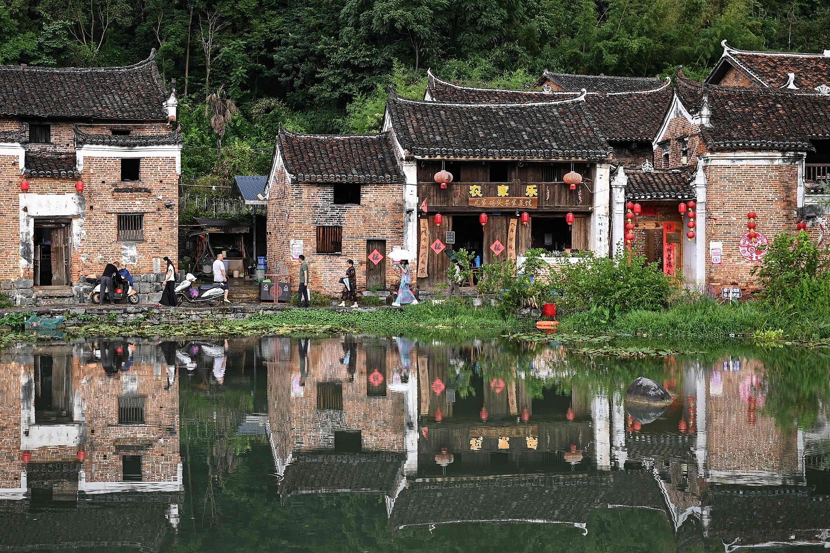 Young Chinese Women Turn to Nüshu to Reclaim Strength and Voice