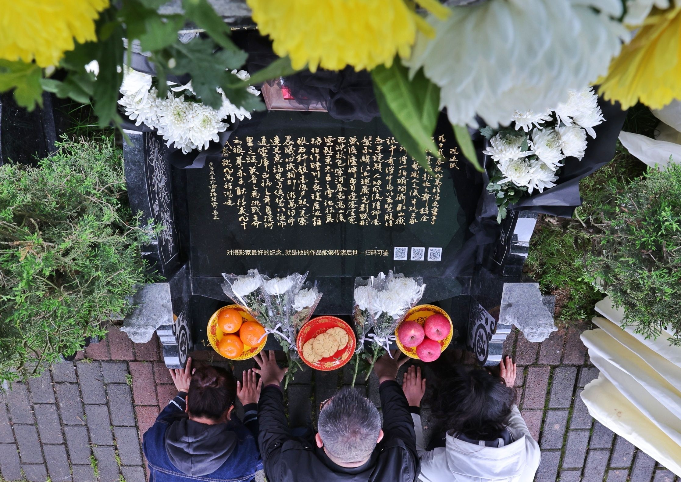 Digital Tombstones, QR Code Epitaphs, Livestream Rituals: Discover ...