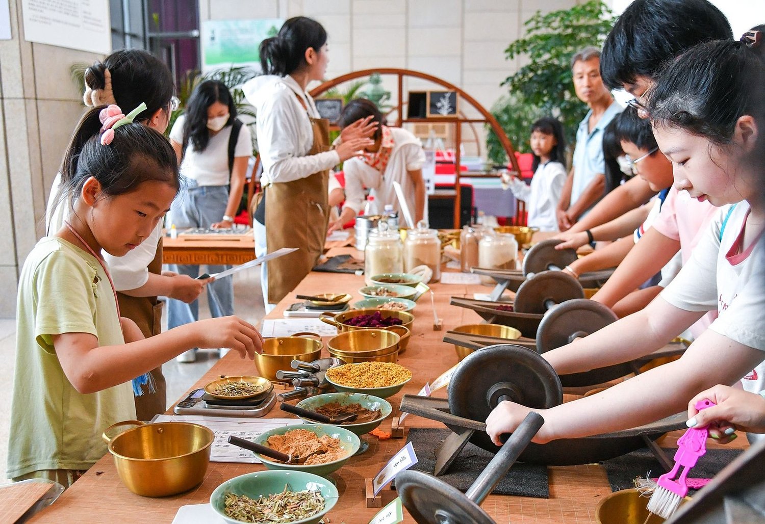 How Traditional Chinese Fragrances Quiet the Clamor of Modern Life