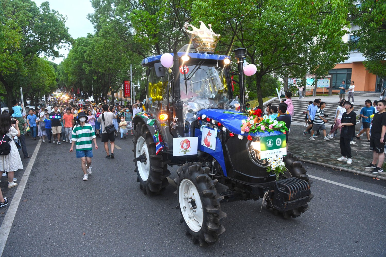 Five of the Most Creative Graduation Ceremonies in China | The World of ...