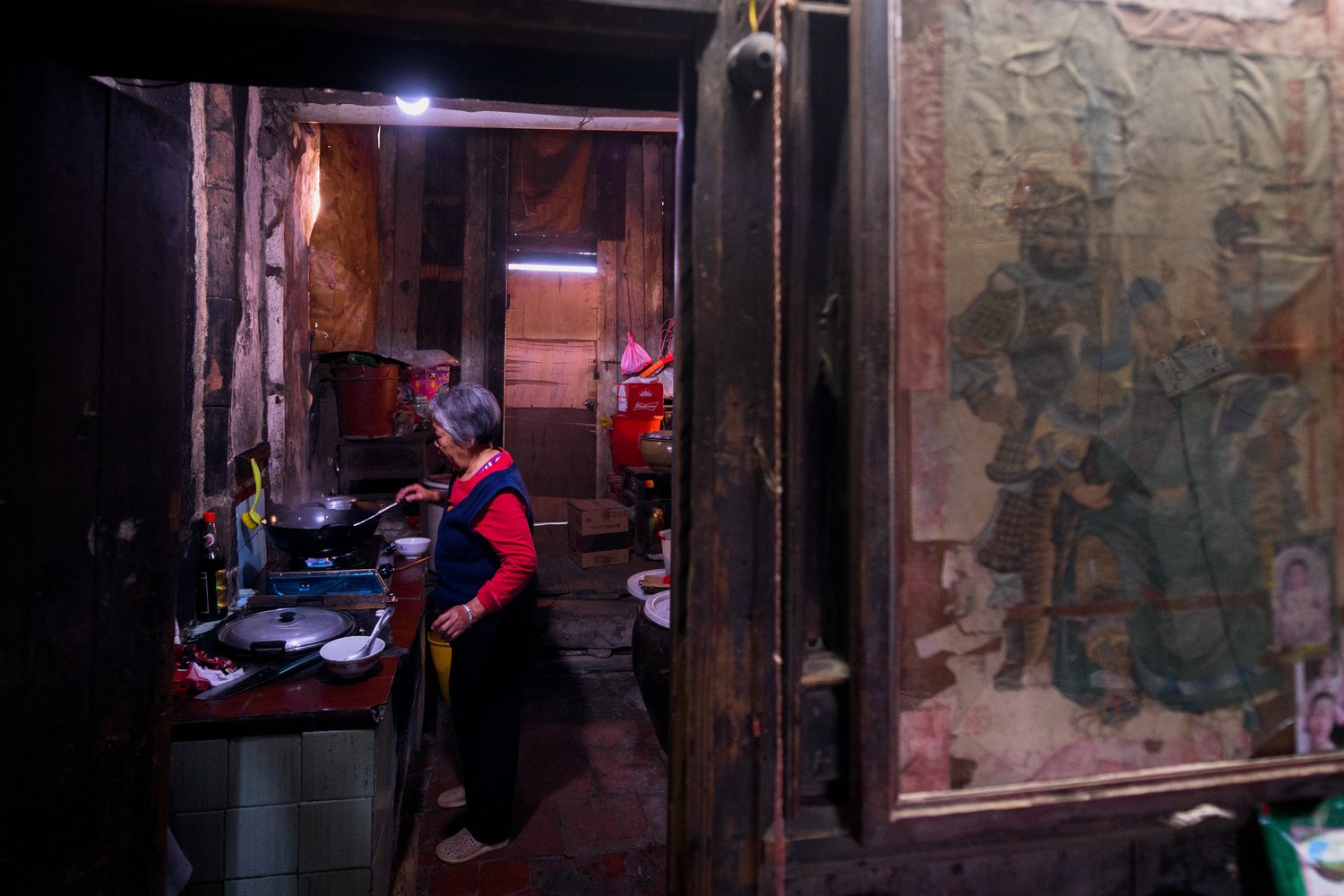 Life Inside China’s Ancient, Spectacular, Crumbling Earthen Tulou ...