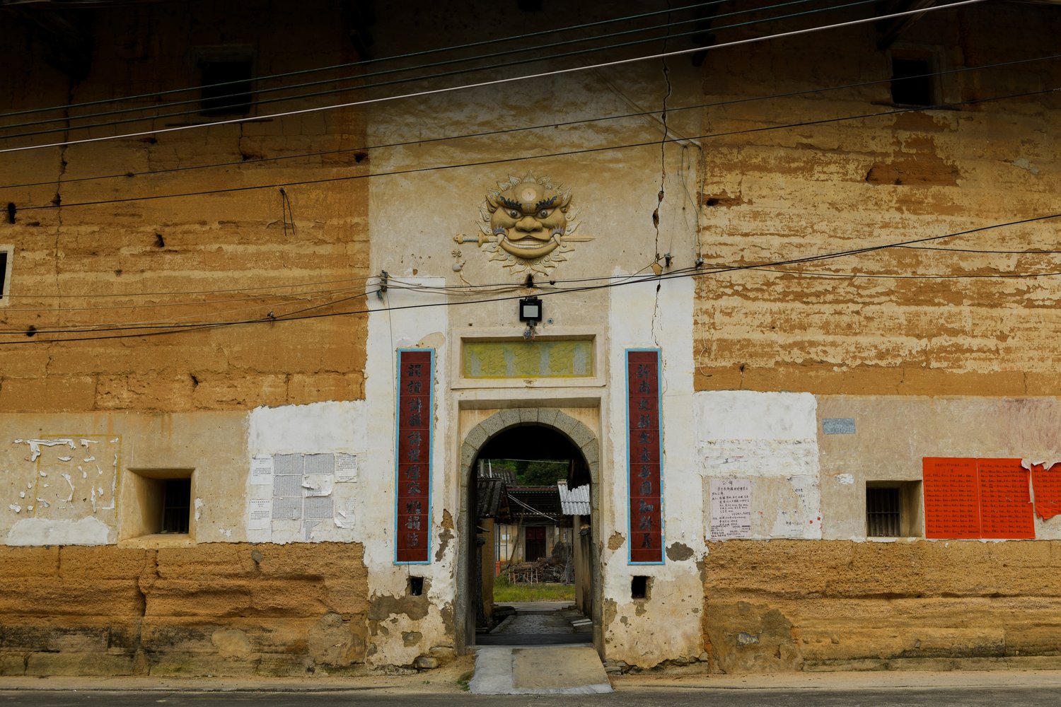 Life Inside China’s Ancient, Spectacular, Crumbling Earthen Tulou ...